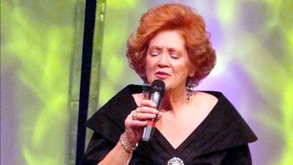Gospel Singer and ‘Hee Haw’ Star Lulu Roman Dies at 78 – Texas Gospel ...